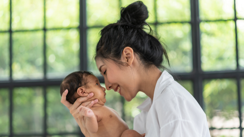 Luar Biasa! Ini 7 Manfaat Menggendong Bayi - Supermom