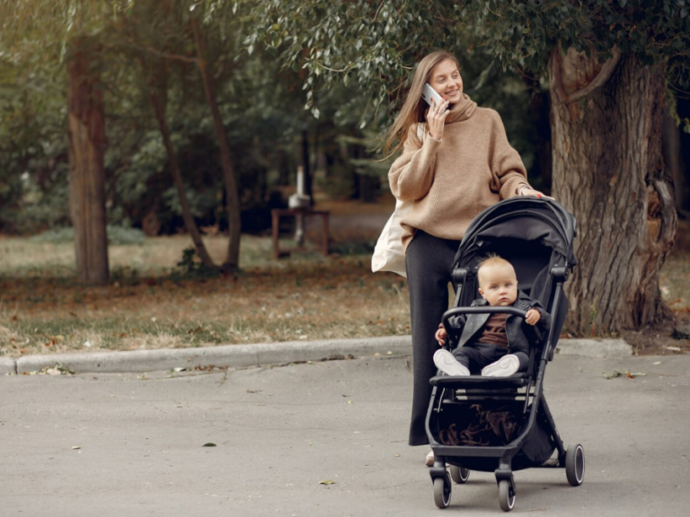 7 Rekomendasi Stroller Bayi Lipat, Cocok untuk Traveling!