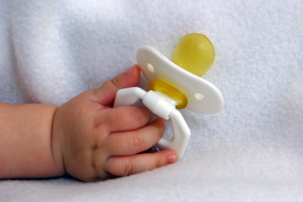 7 Rekomendasi Empeng Bayi yang Bagus - Supermom